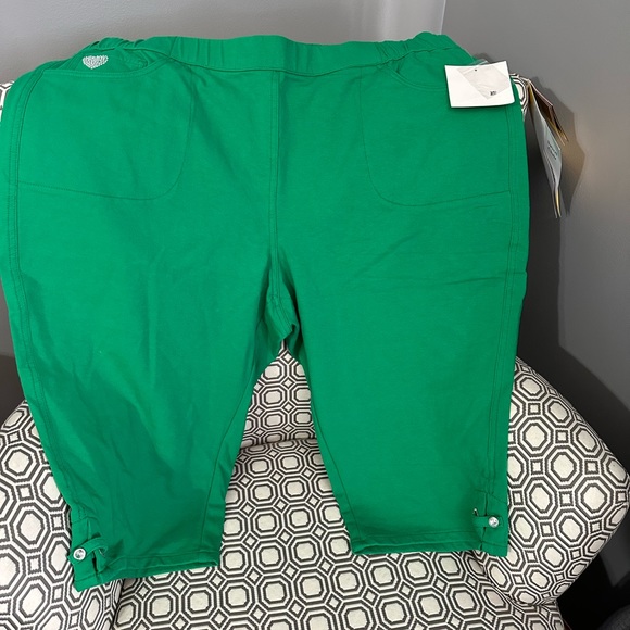 Jeans | Plus Size Kelly Green Capris With Sparkle Details New With Tags ...